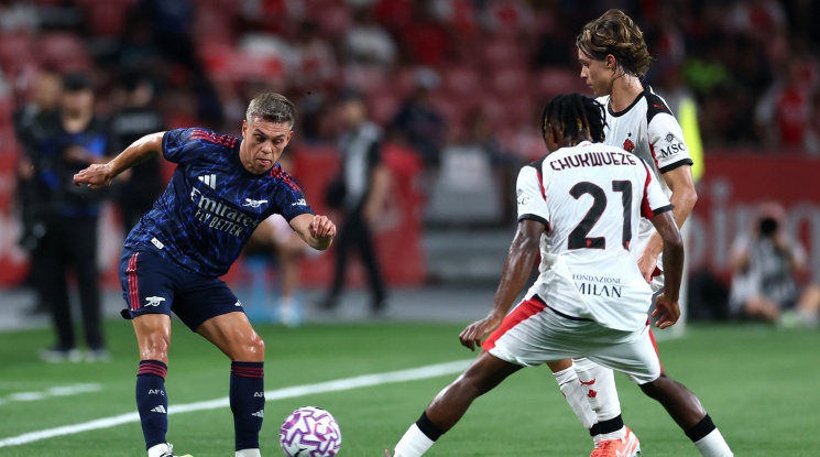 Арсенал надигра Милан в Сингапур - winner.bg